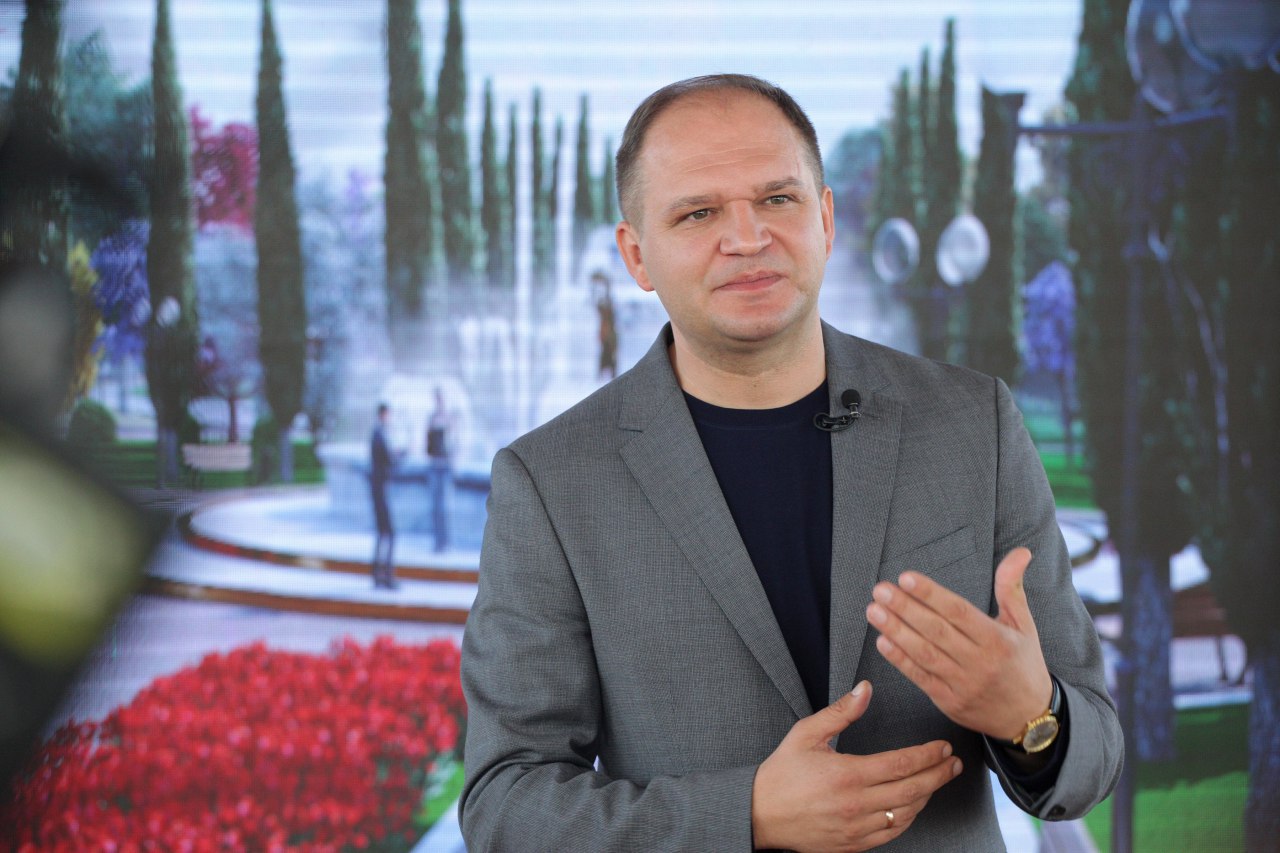 Transparență doar la microfon. Ceban, despre satul European: Cum s-au ...