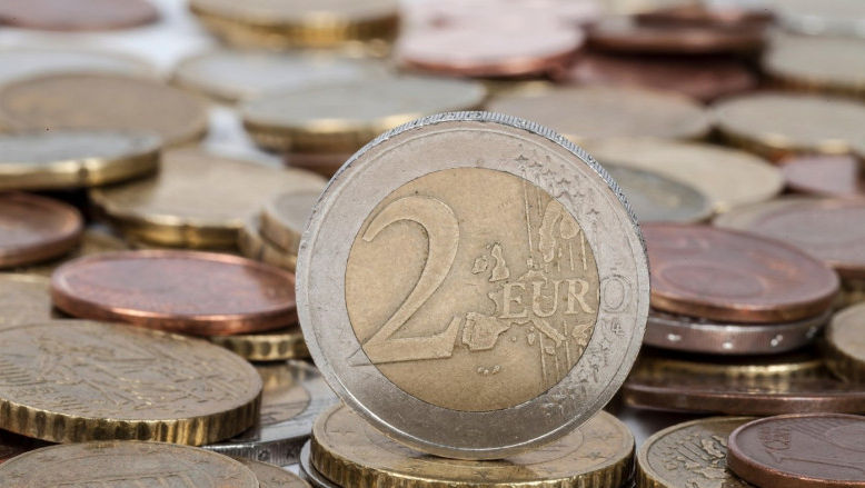 Milioane de monede false de 2 euro, fabricate de un angajat al ...