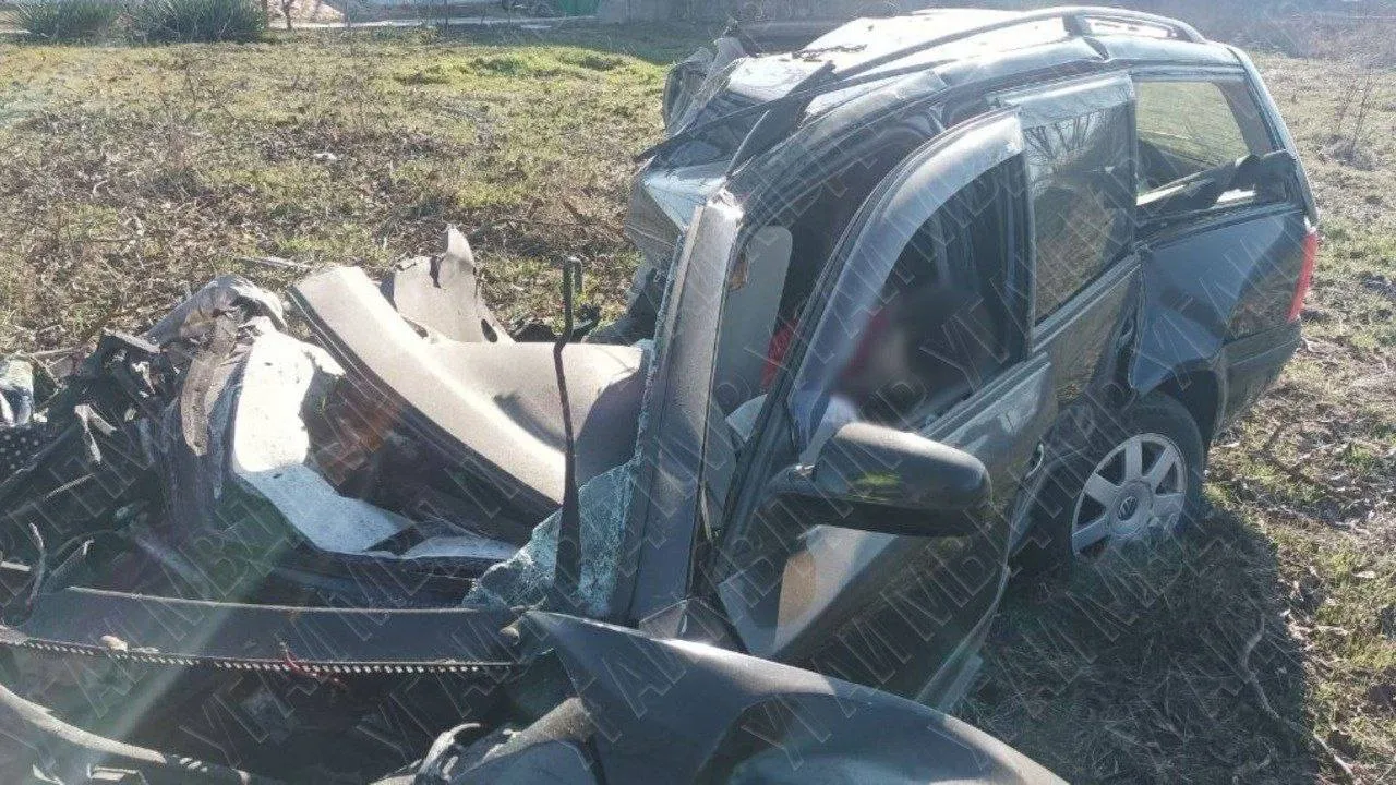 Accident fatal lângă Tiraspol: un automobil s-a izbit de un copac, două ...